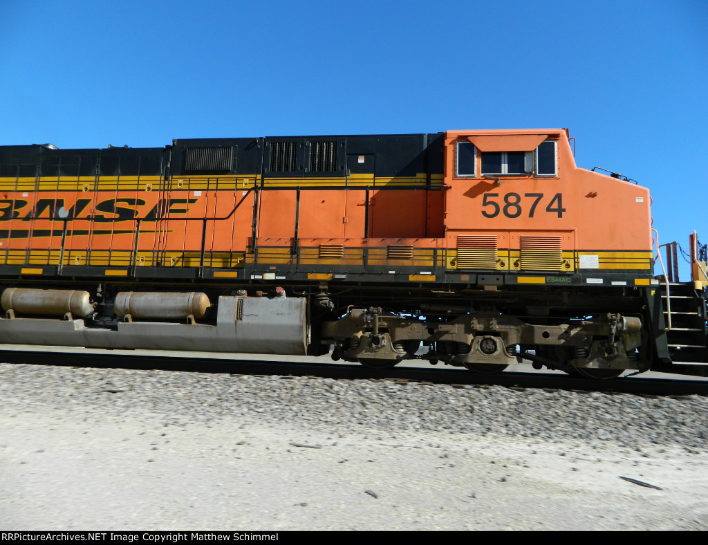 BNSF 5874